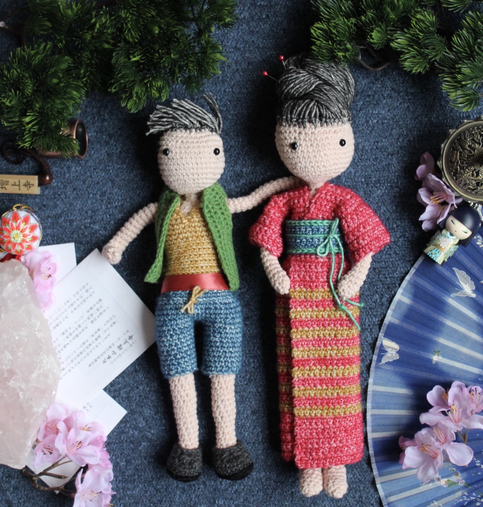 Amilishly Dolls : A rainbow colored collection of Amigurumi dolls book ...