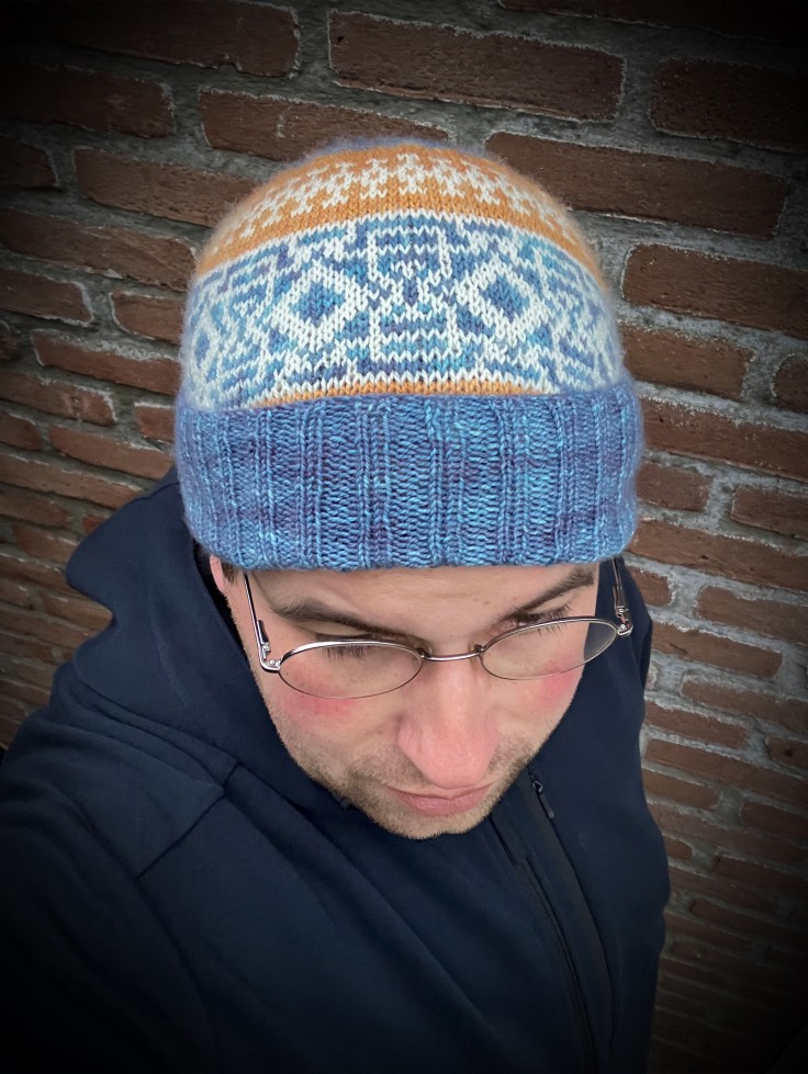 The Hourglass Hat pattern is released, and TGWTH hand-dyed yarns are ...